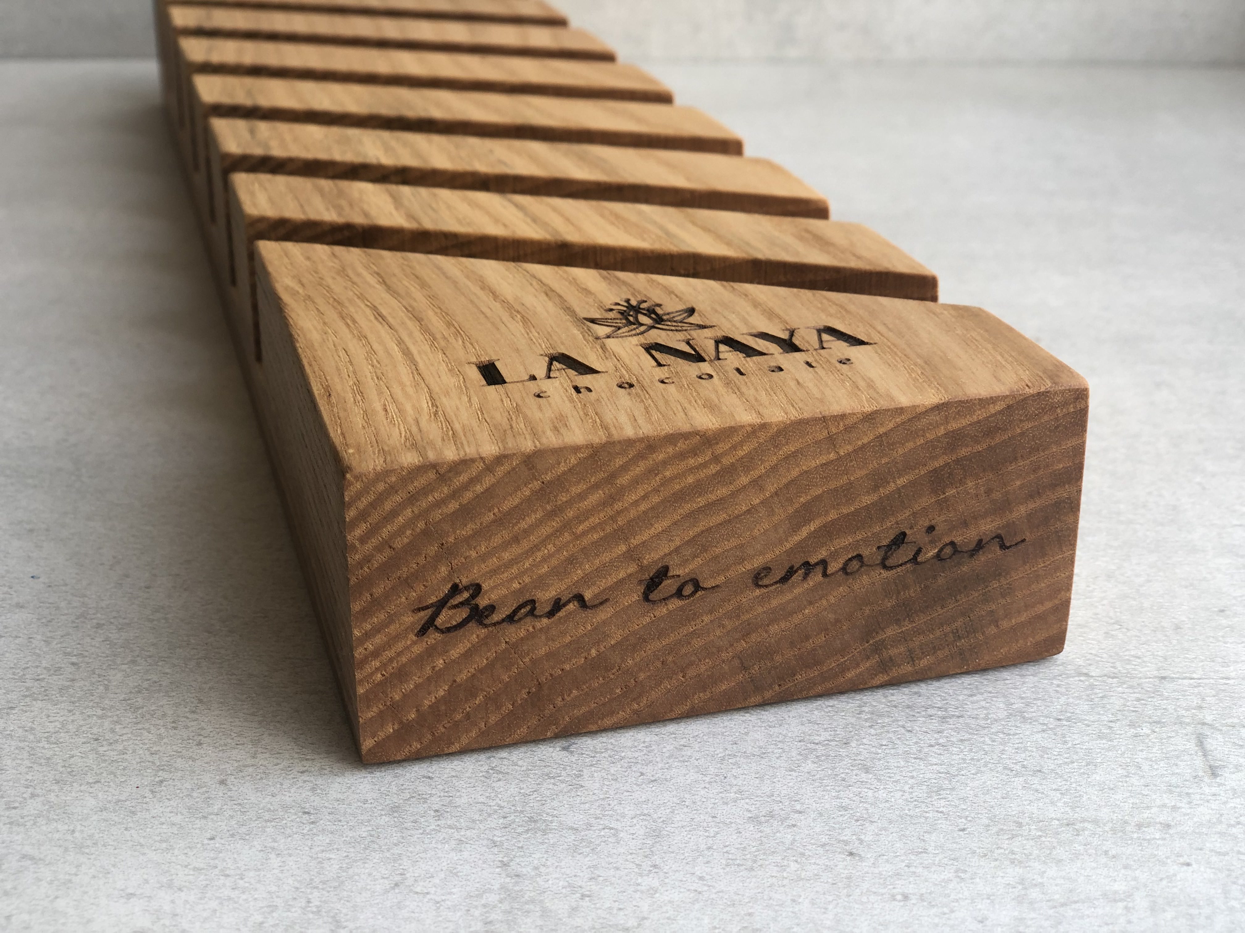 Pagaminti reklaminiai stendai La Naya šokoladui • Sistemis, UAB ...